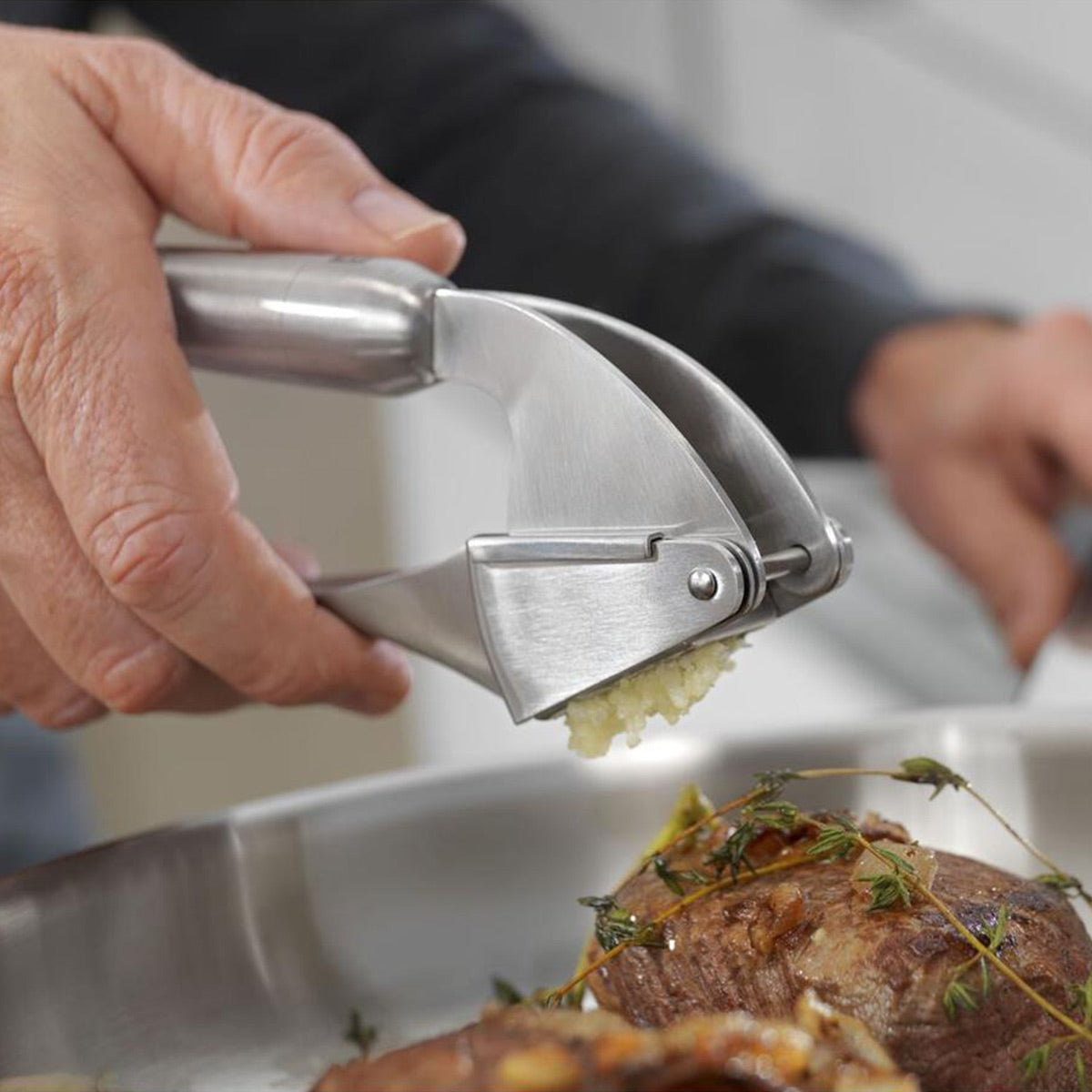 Zwilling Pro Garlic Press 20 CM - MYPHAGES